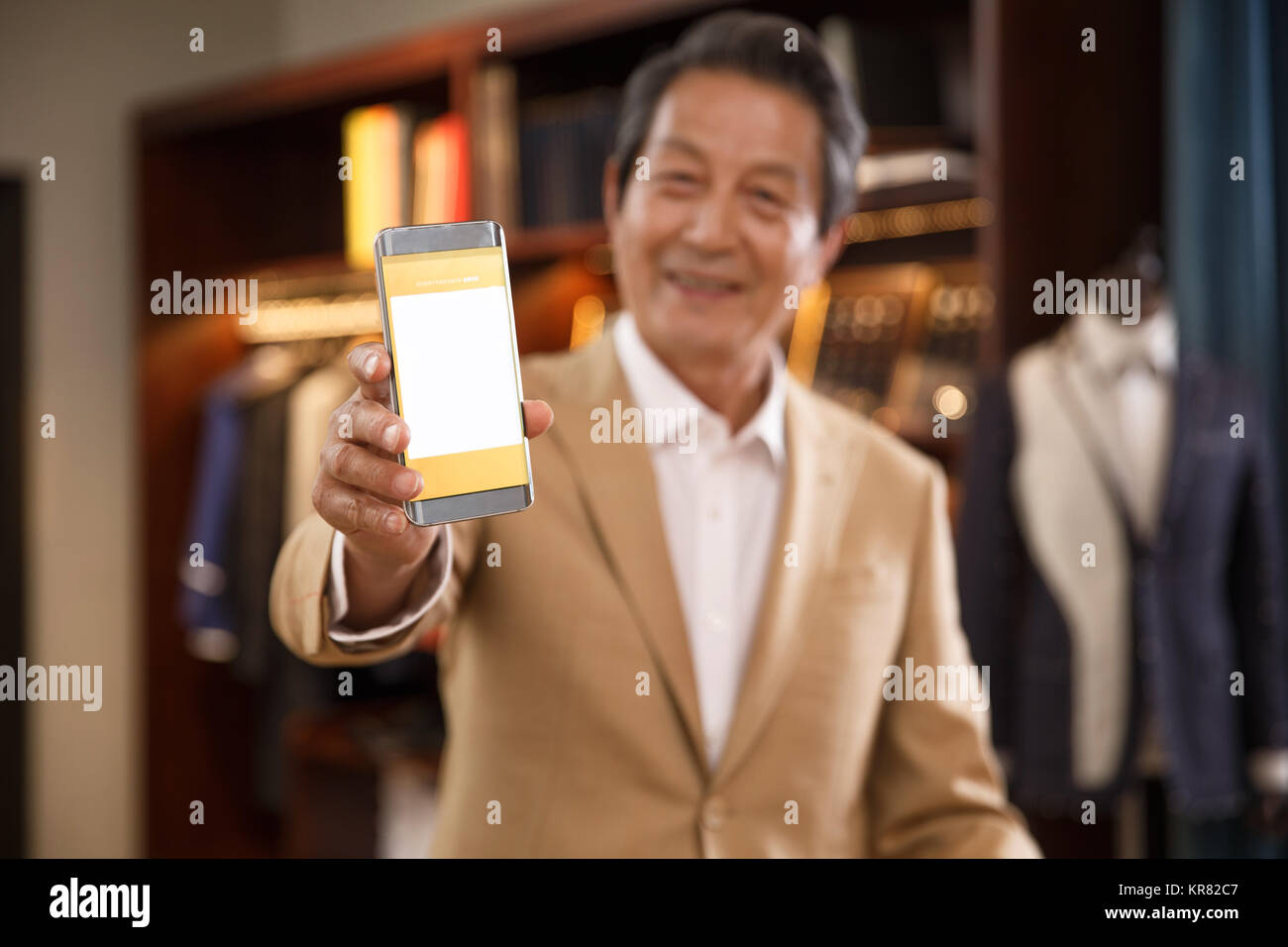 Mobile phones online payment hi-res stock photography and images - Alamy