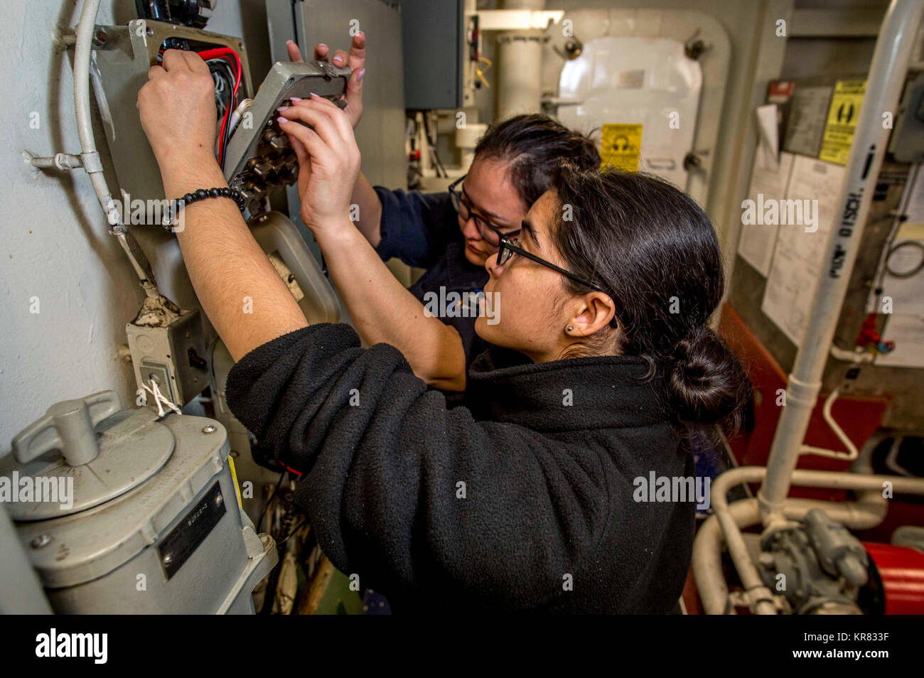 ATLANTIC OCEAN (Dec. 11, 2017) Interior Communications Electrician 3rd ...