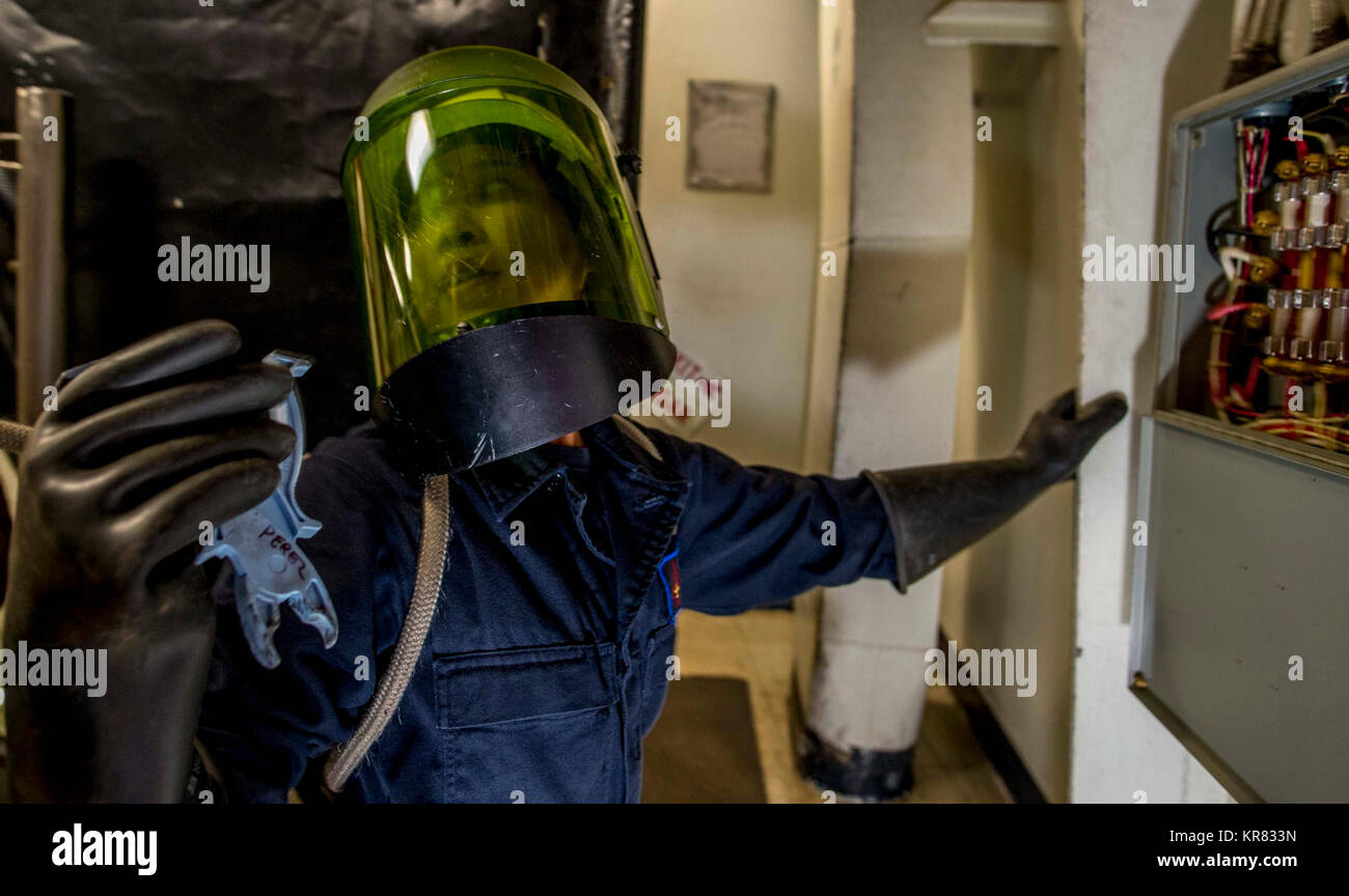 ATLANTIC OCEAN (Dec. 11, 2017) Electrician's Mate Fireman Yanhui Chen ...