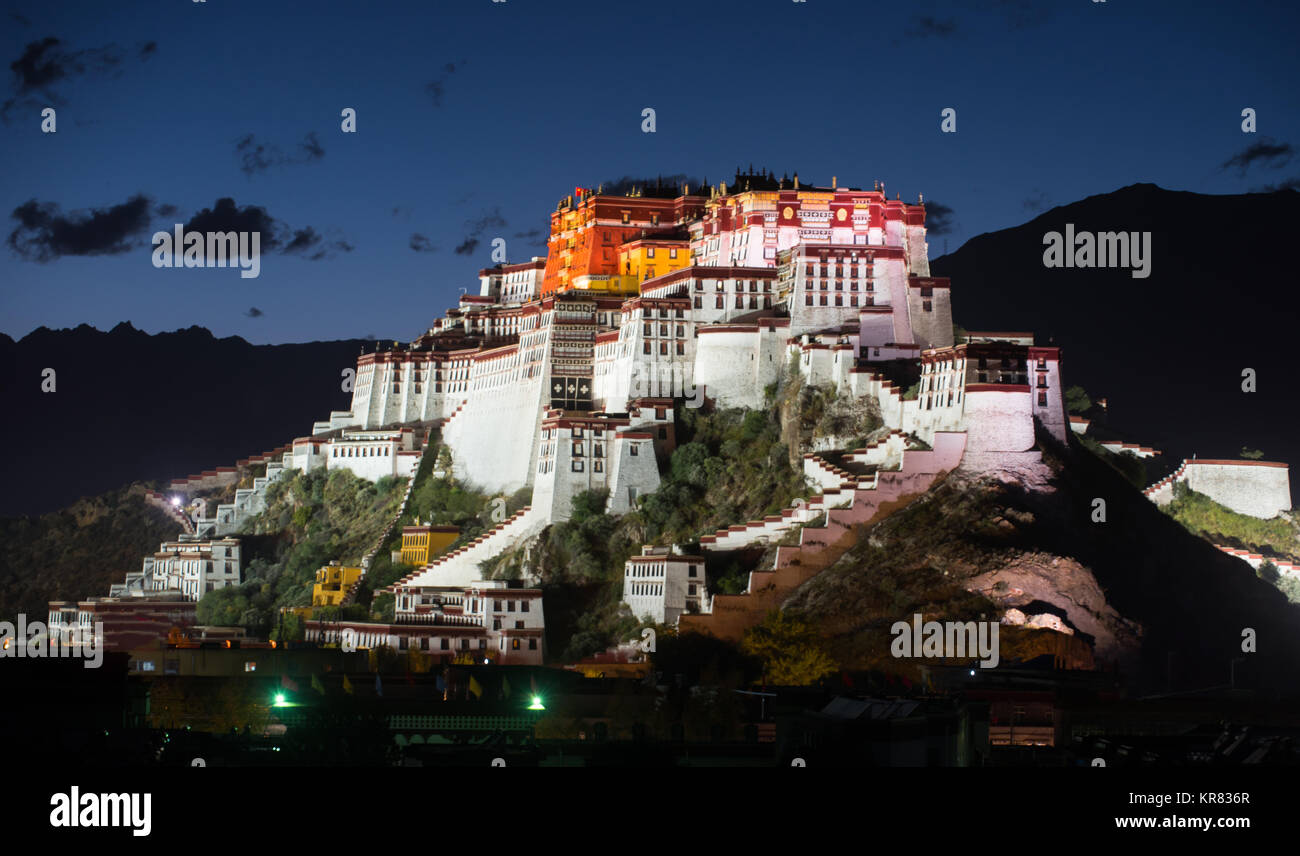 Night view of Potala Palace in Lhasa,Tibet Stock Photo - Alamy