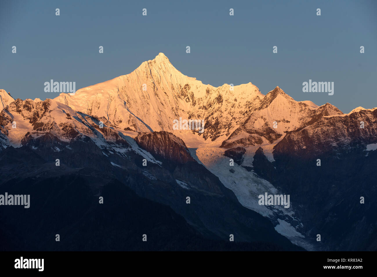 Meili snow mountain range hi-res stock photography and images - Alamy