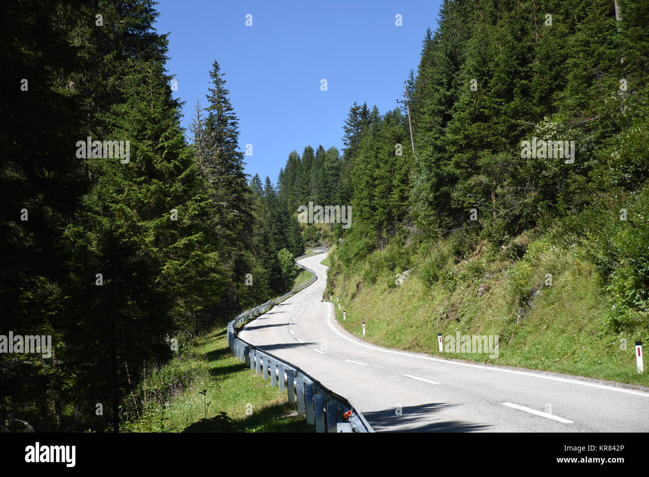 Midline hi-res stock photography and images - Alamy