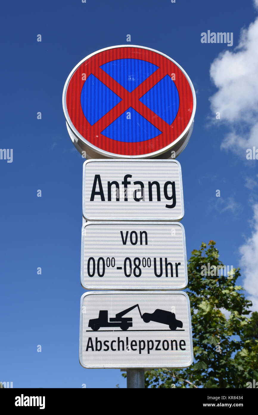 Halten und parken verboten hi-res stock photography and images - Alamy