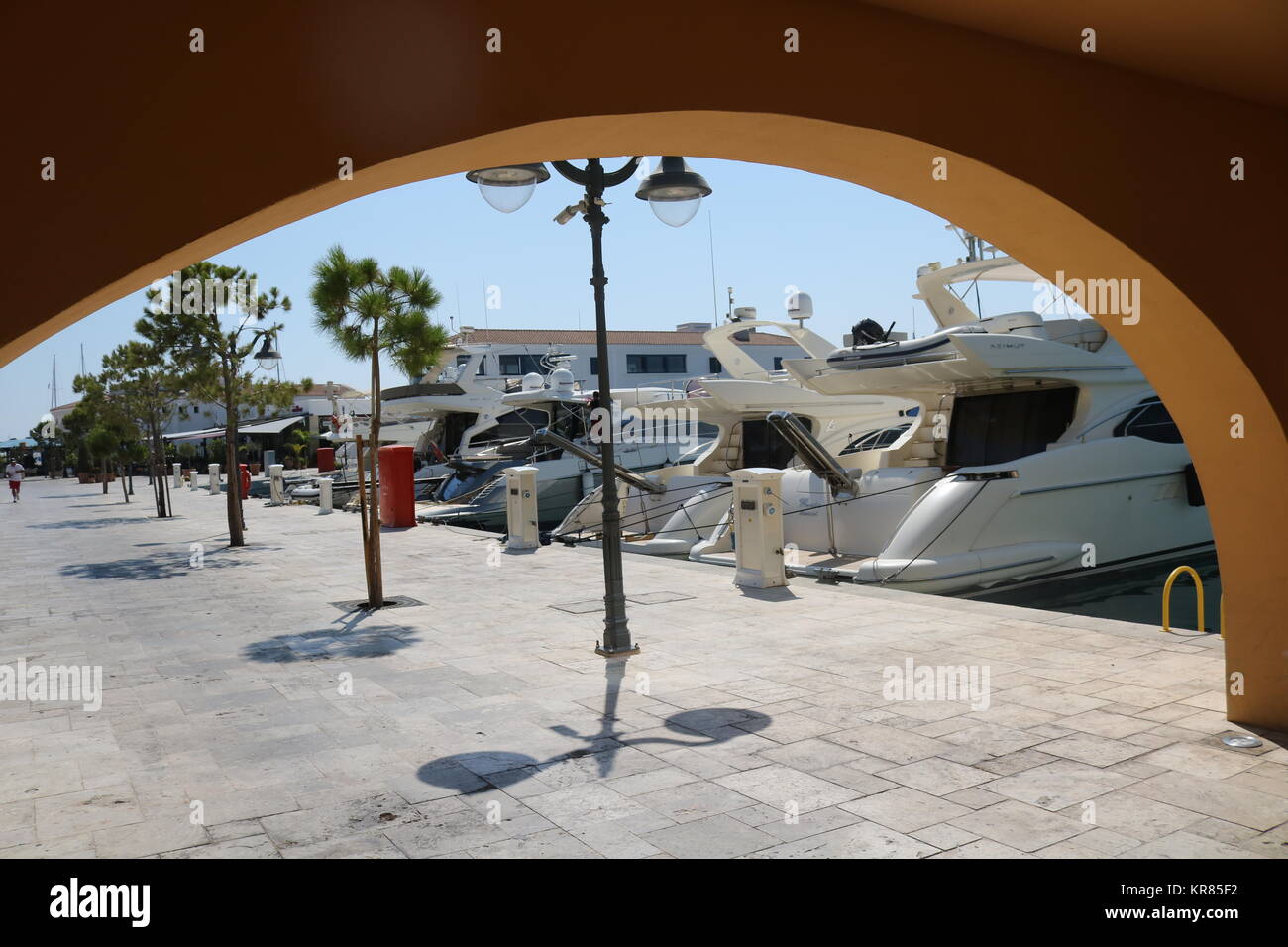 Swimming marina boat hi-res stock photography and images - Alamy