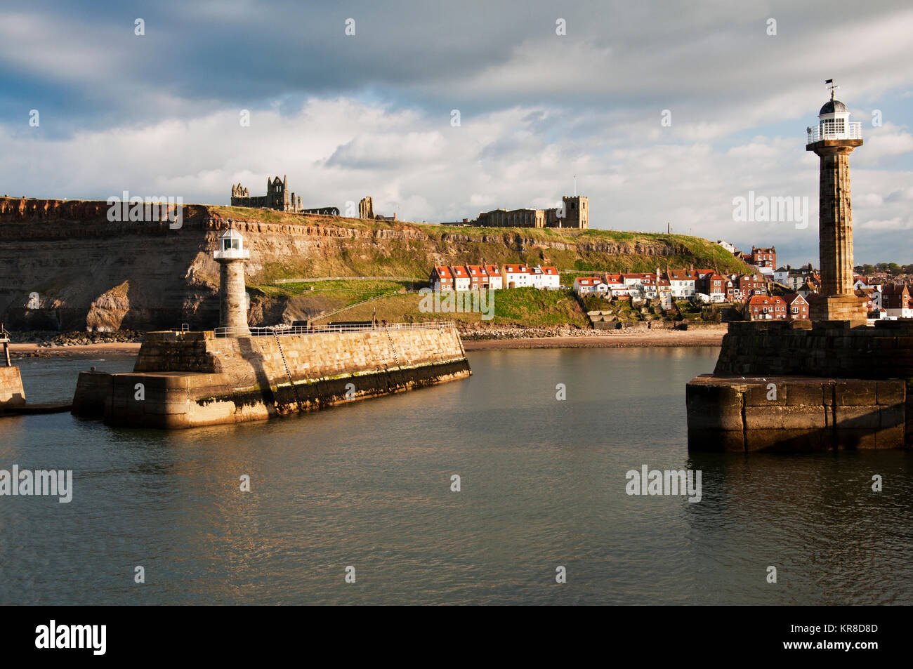 Lighthouses at the entrance to Whitby harbour, North Yorkshire Stock ...