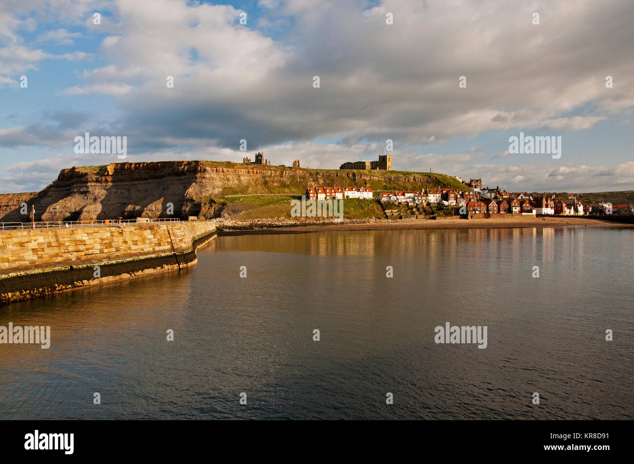Old town whitby hi-res stock photography and images - Alamy