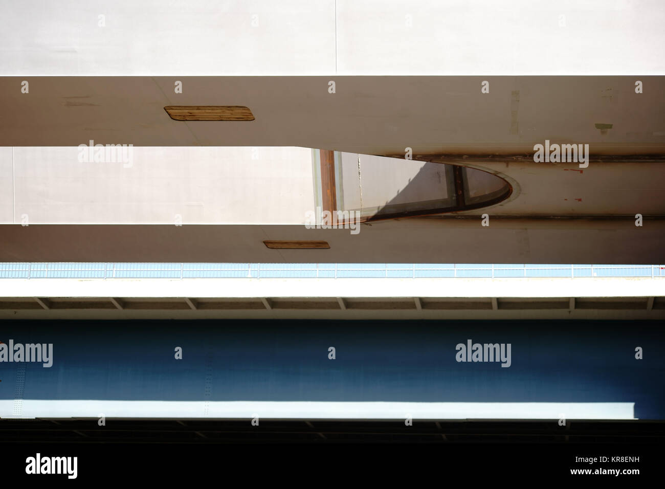 Bridge parapet hi-res stock photography and images - Alamy