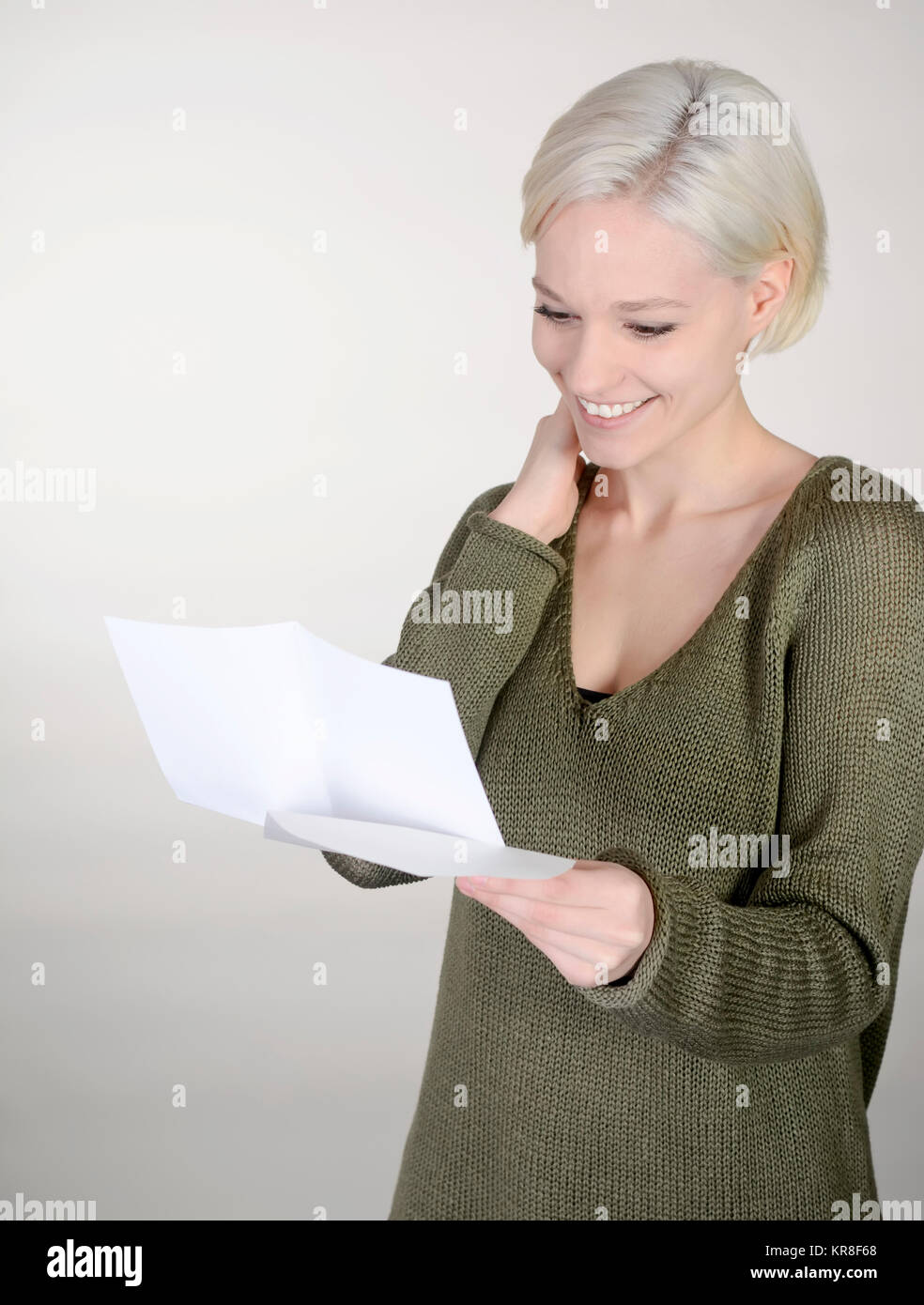 woman reading letter Stock Photo - Alamy