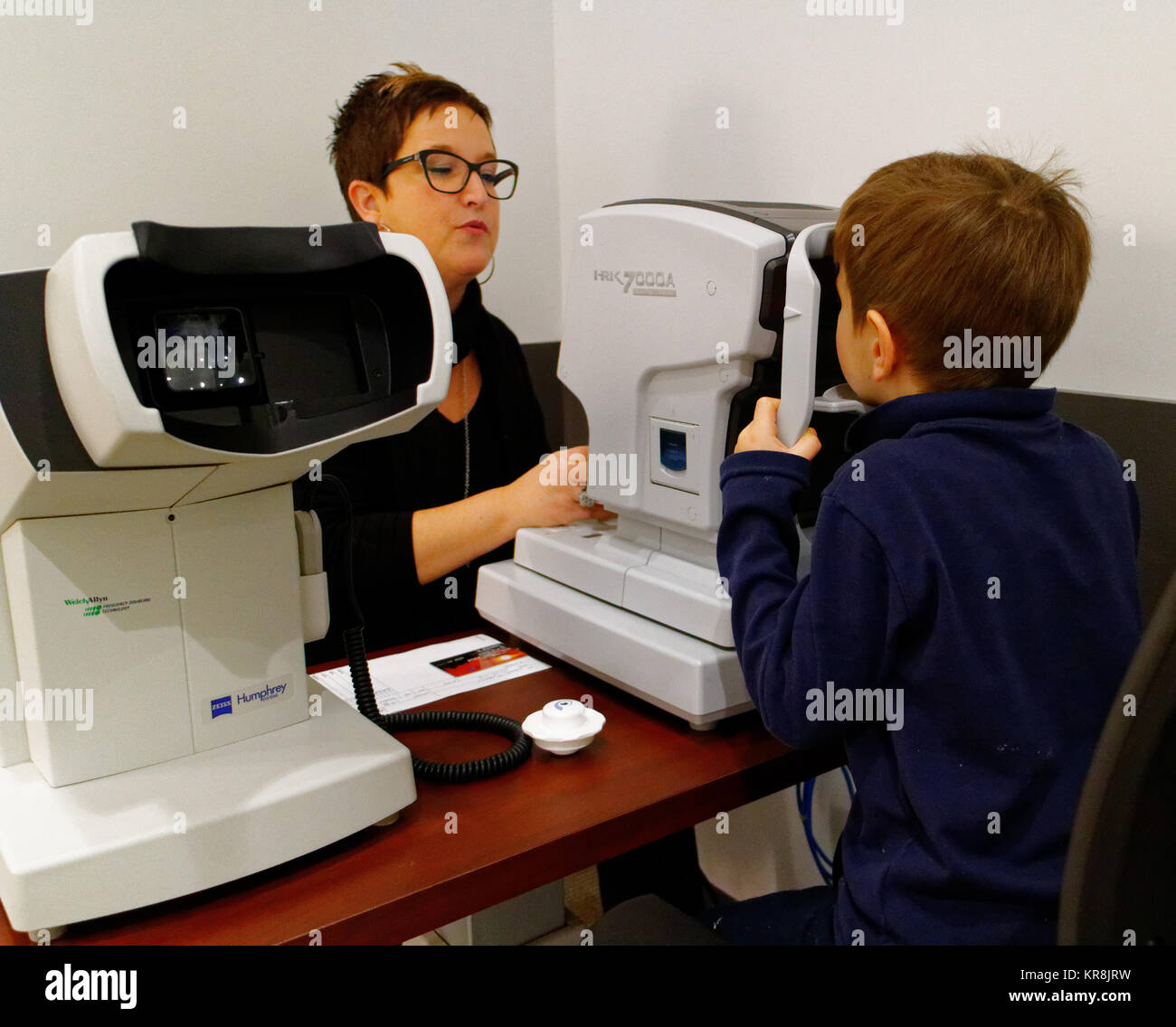 A young boy (5 yr old) having his first eye test Stock Photo - Alamy