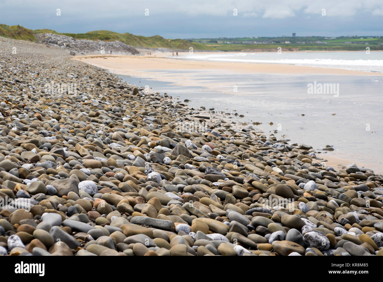 pebbled ballybunion beach beside the links Stock Photo - Alamy