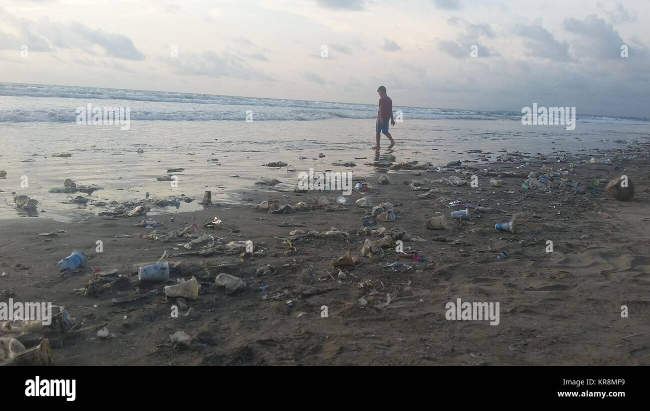Kuta beach bali garbage hi-res stock photography and images - Alamy