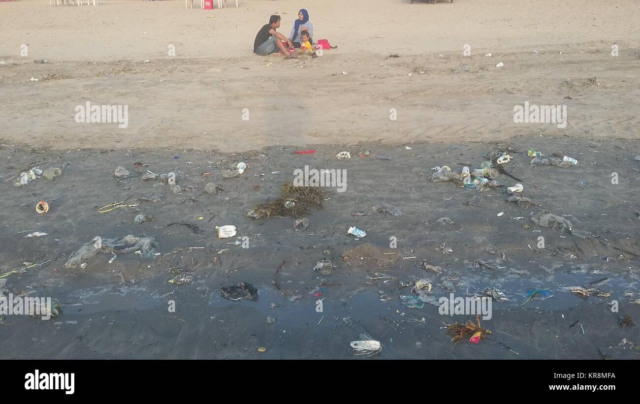 Badung, Indonesia. 15th Dec, 2017. Garbage scattered in Kuta Beach Bali ...