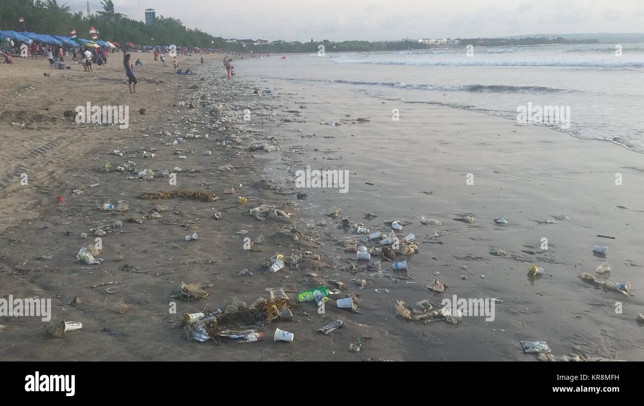 Badung, Indonesia. 15th Dec, 2017. Garbage scattered in Kuta Beach Bali ...