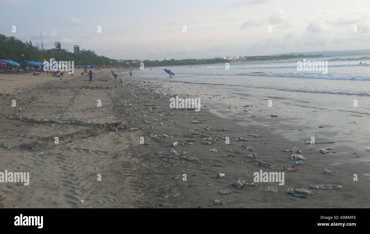 Badung, Indonesia. 15th Dec, 2017. Garbage scattered in Kuta Beach Bali ...