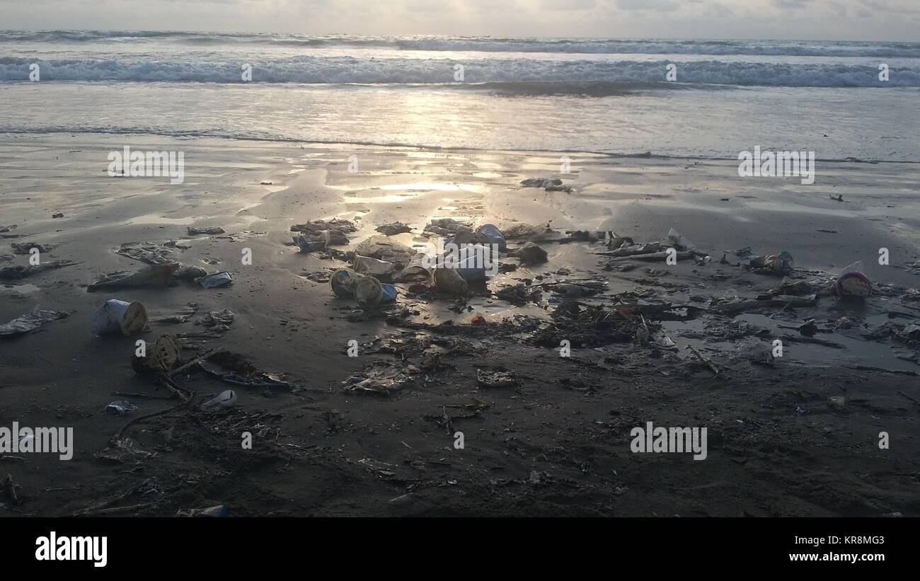 Badung, Indonesia. 15th Dec, 2017. Garbage scattered in Kuta Beach Bali ...