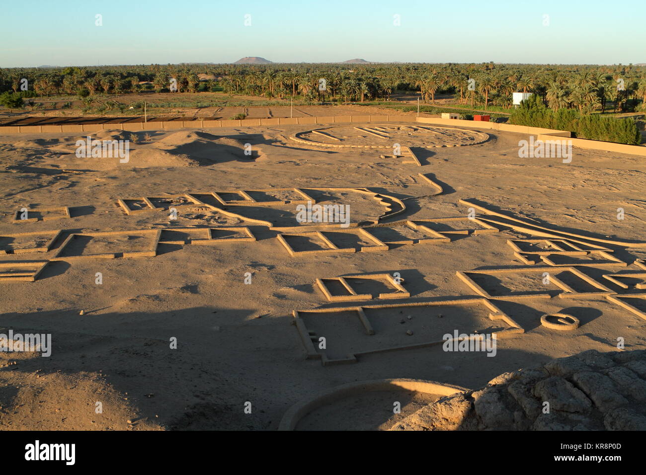 the deffufa lehmburg kerma sudan Stock Photo - Alamy