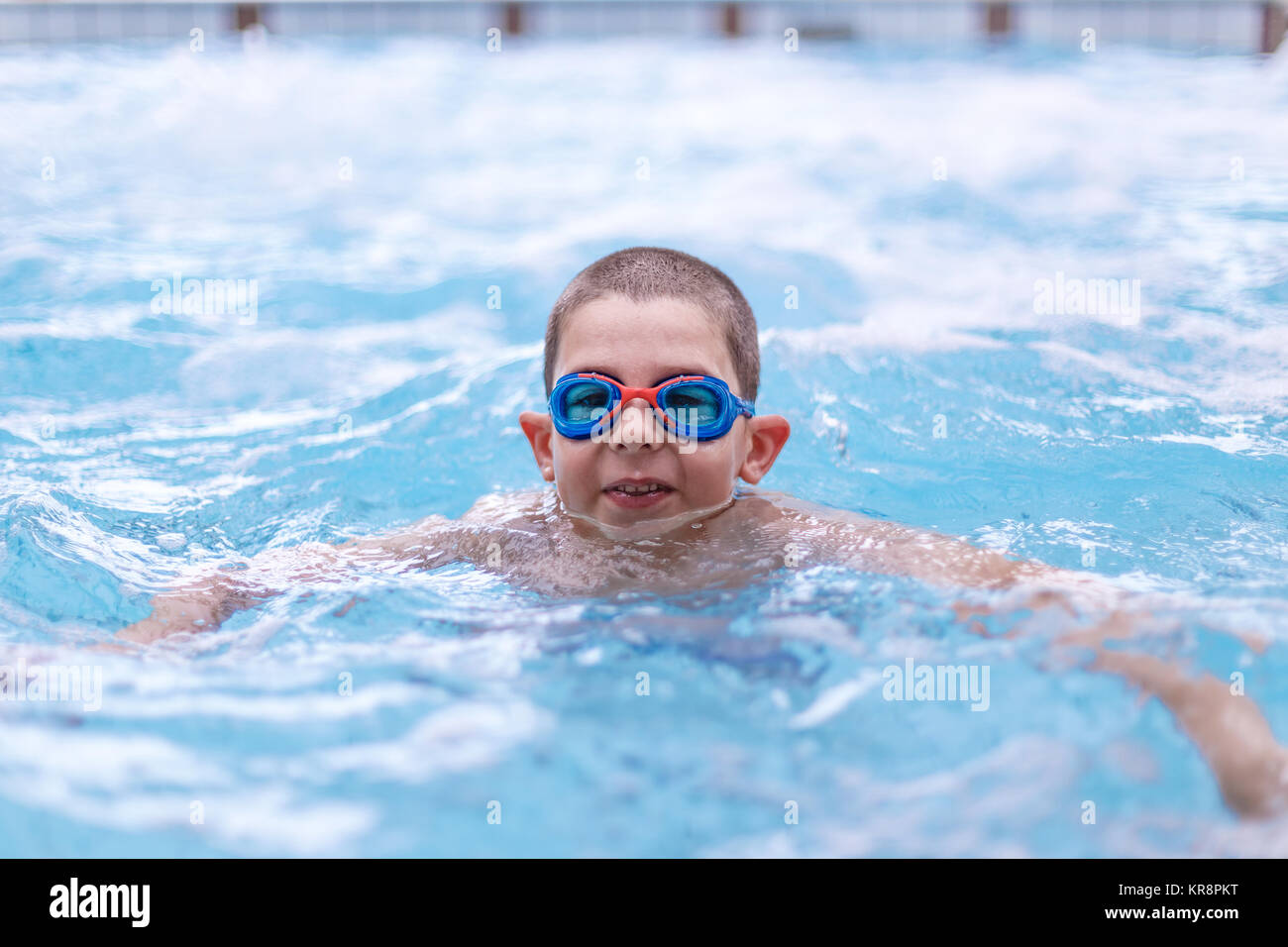 Human swimming hi-res stock photography and images - Alamy