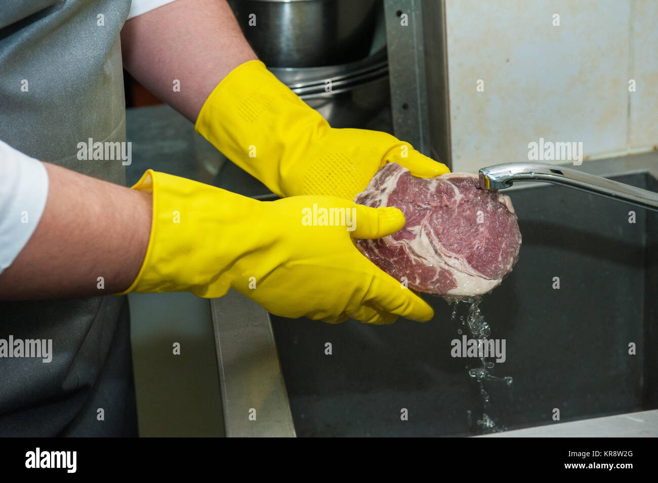 Raw chicken washing hi-res stock photography and images - Alamy