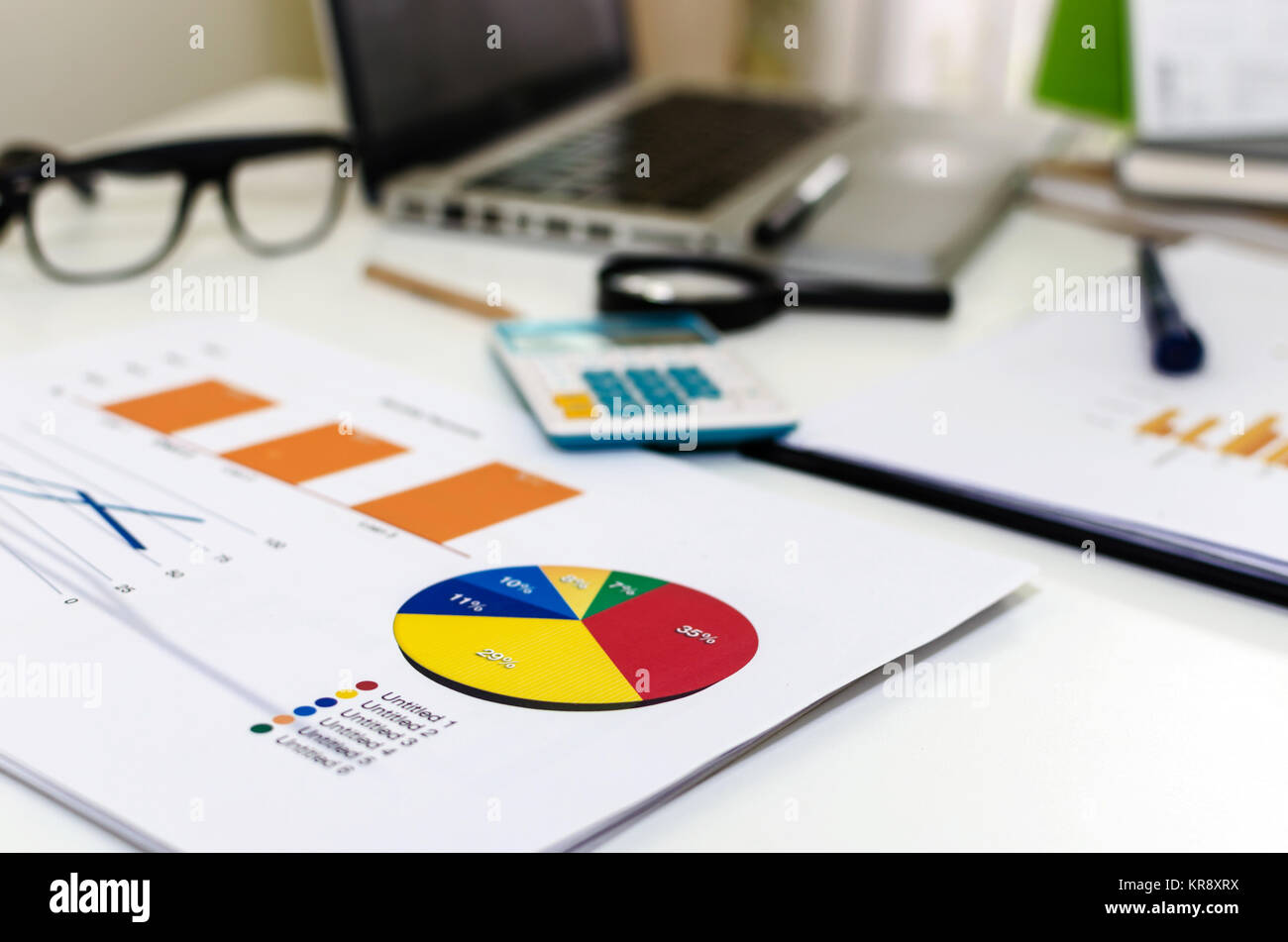 Stock market chart bar hi-res stock photography and images - Alamy