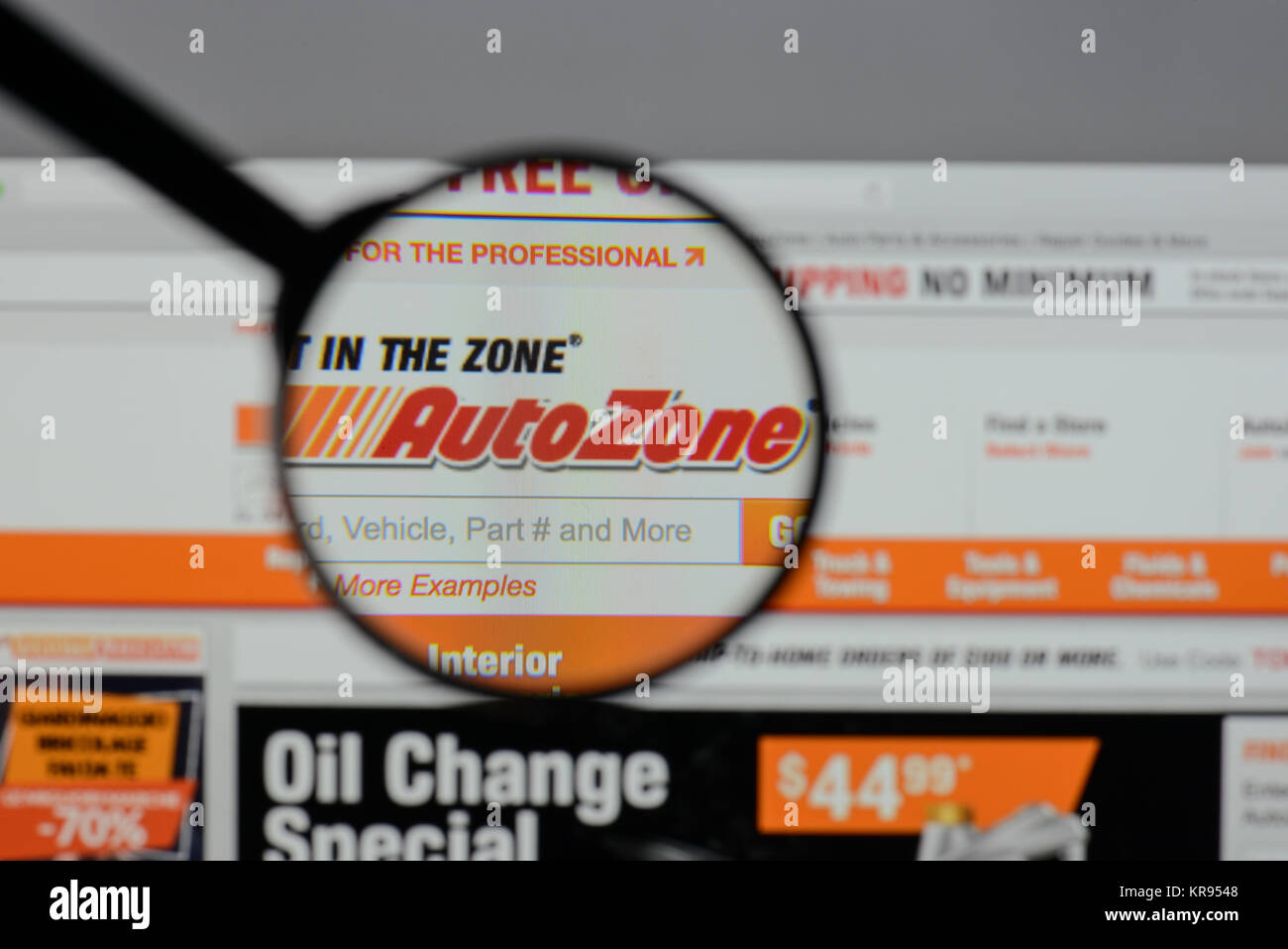 Autozone logo hi-res stock photography and images - Alamy