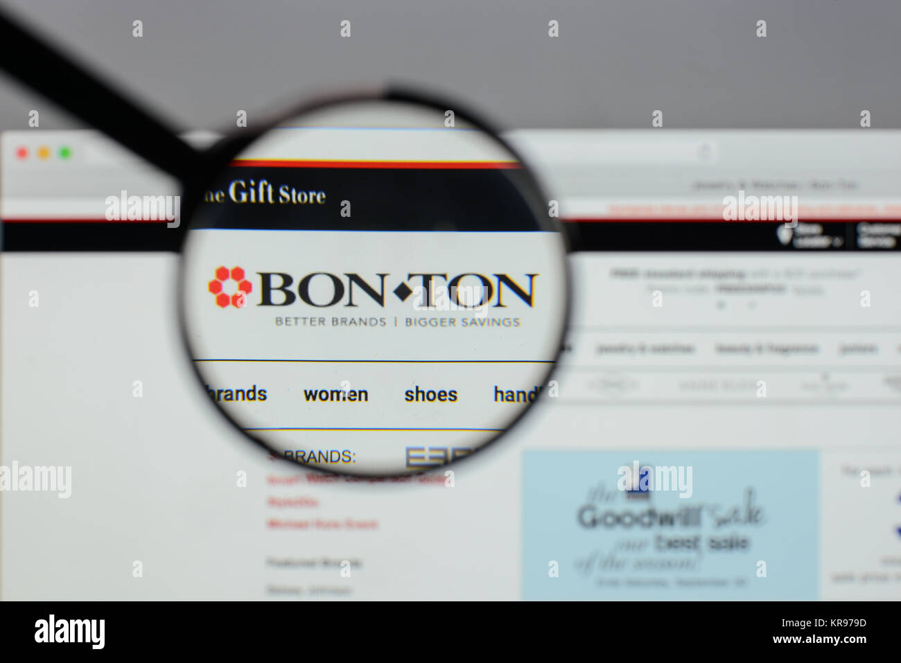 The bon ton stores hi-res stock photography and images - Alamy