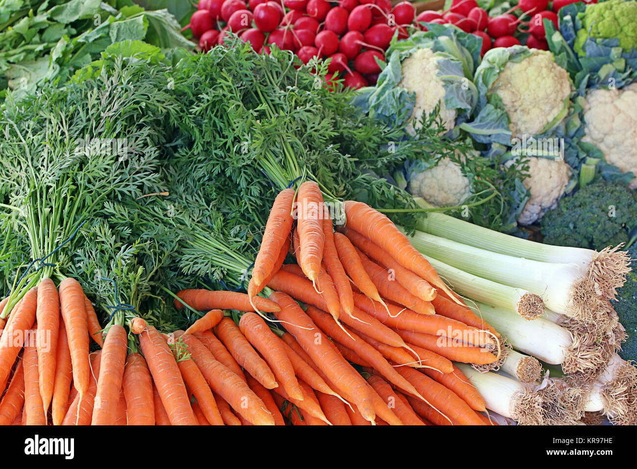 vegetable stall at the weekly market Stock Photo - Alamy