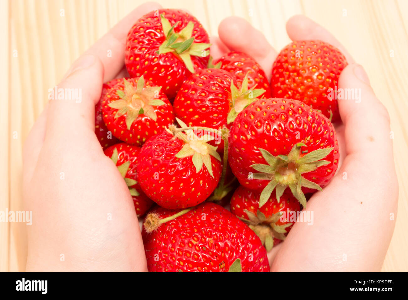 Handfull of strawberries Stock Photo - Alamy Handfull of strawberries Stock Photo - Alamy