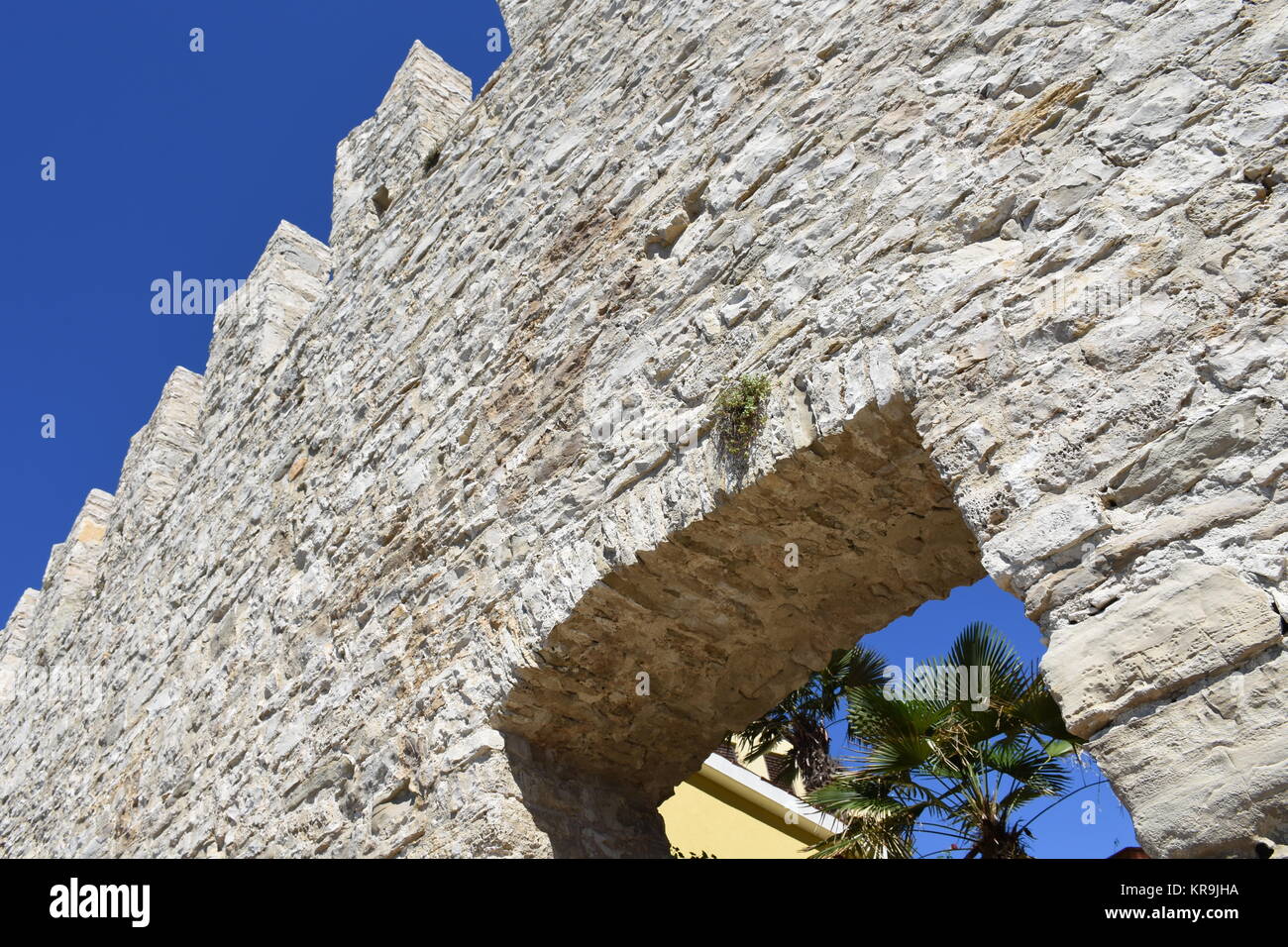 novigrad,city,city wall,battlements,fortification,city gate,passage ...