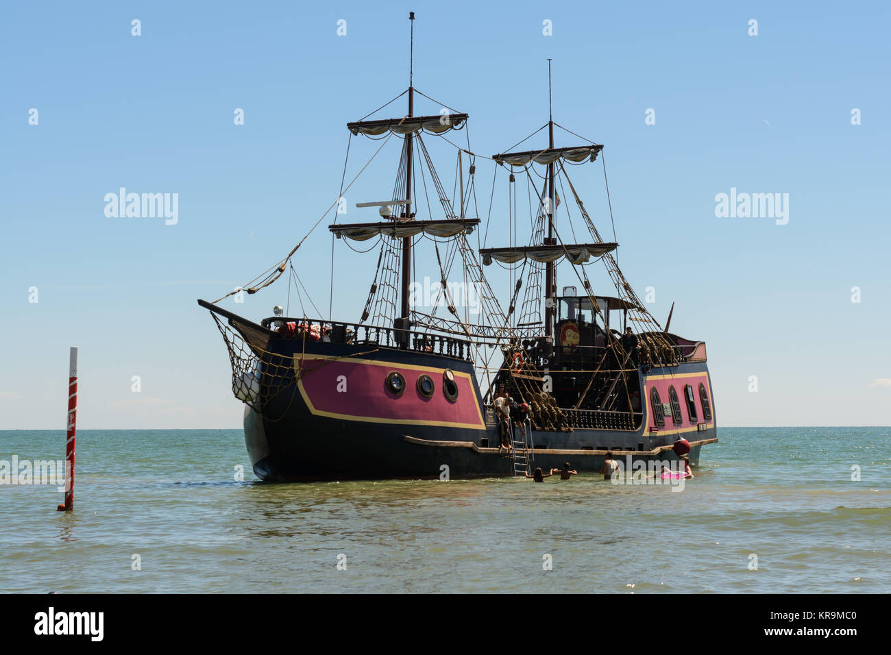 Altes piratenschiff hi-res stock photography and images - Alamy