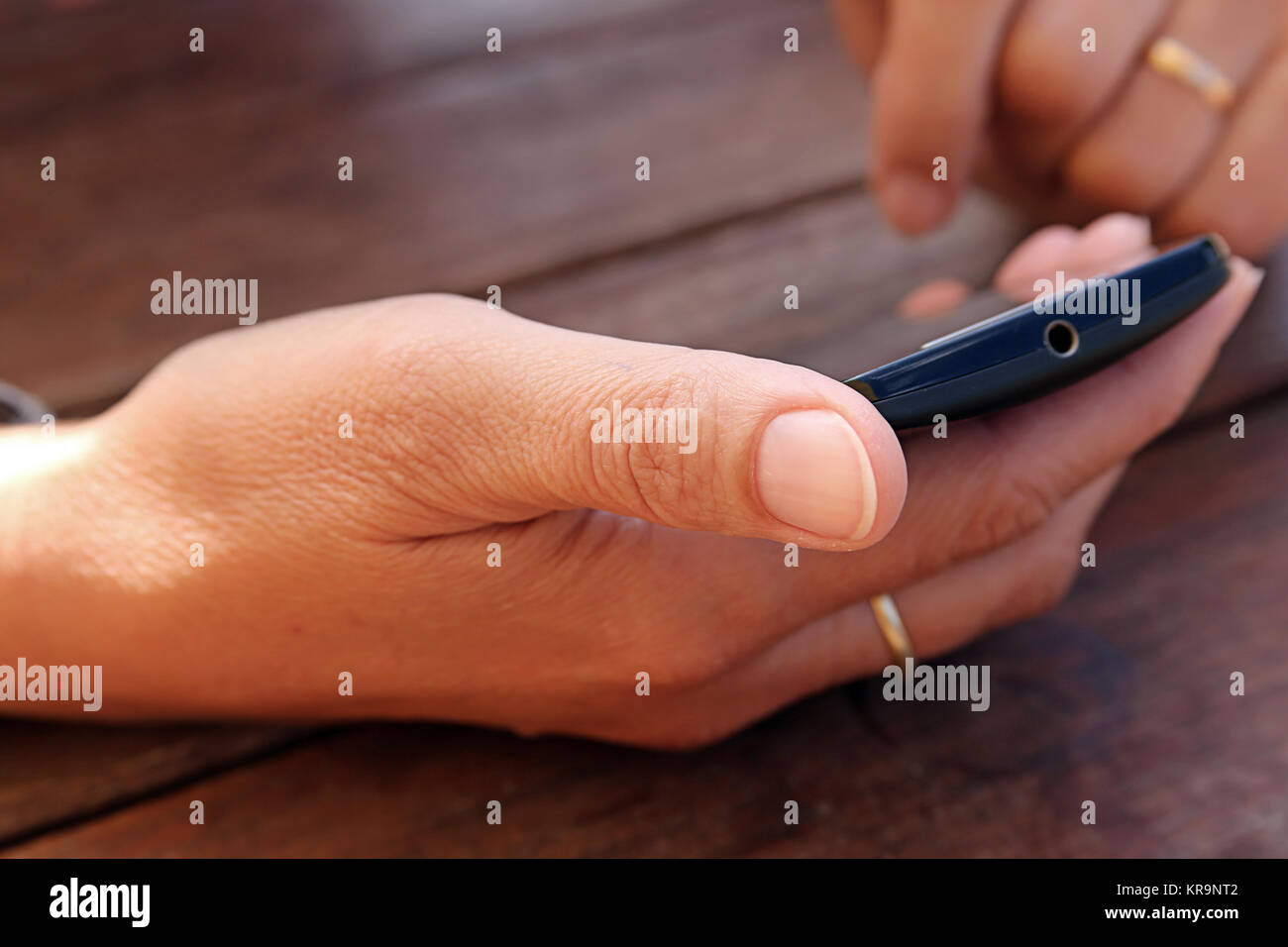 smartphone in a woman hand Stock Photo - Alamy