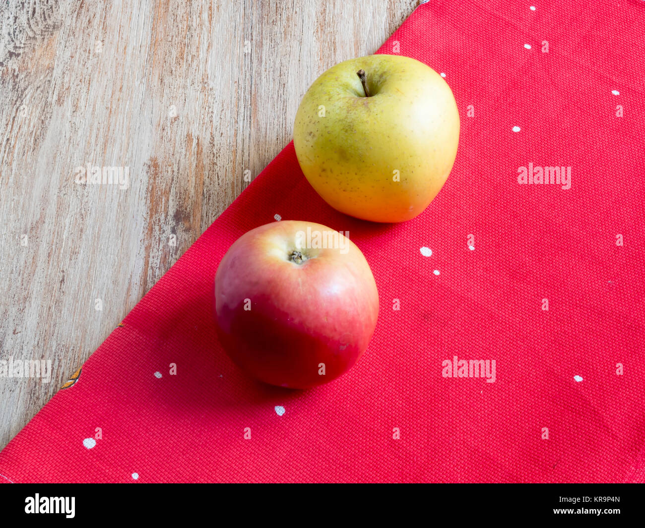 apples on a red cloth Stock Photo - Alamy