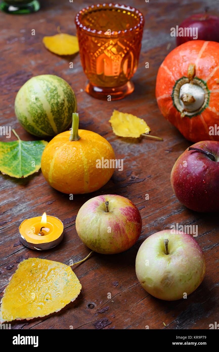 Decorative pumpkin and apples from the fall harvest Stock Photo - Alamy