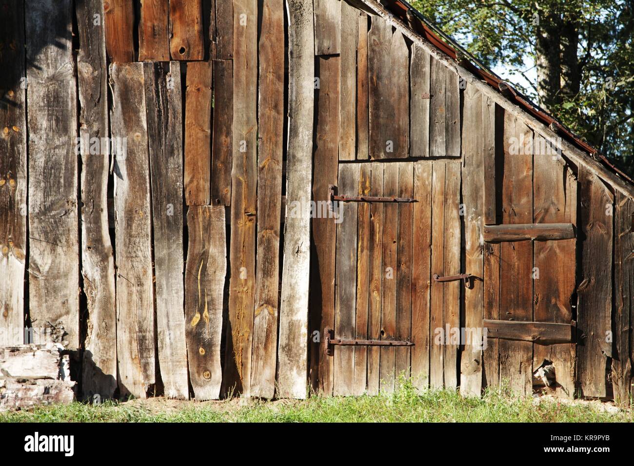 Backdrop of rustic barns hi-res stock photography and images - Alamy