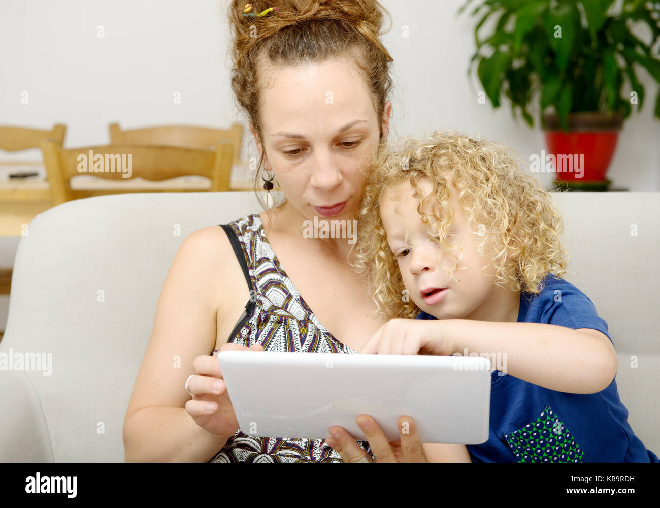 child and her mom uses a tablet Stock Photo - Alamy