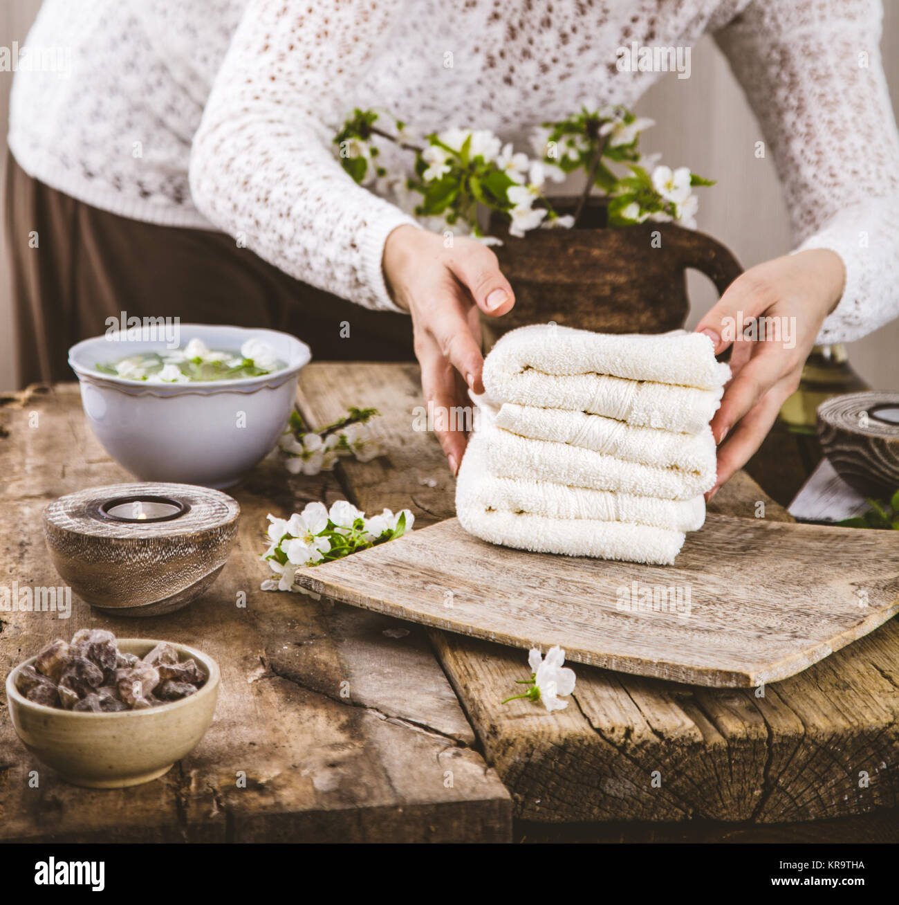 Health spa employee hi-res stock photography and images - Alamy