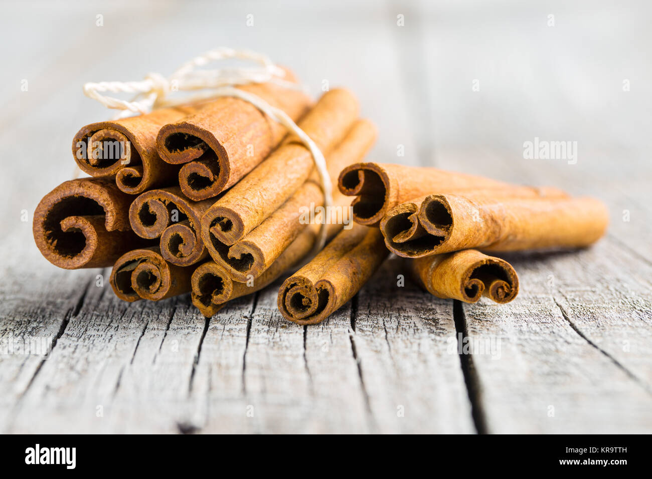 Cinnamon stick spice Stock Photo - Alamy