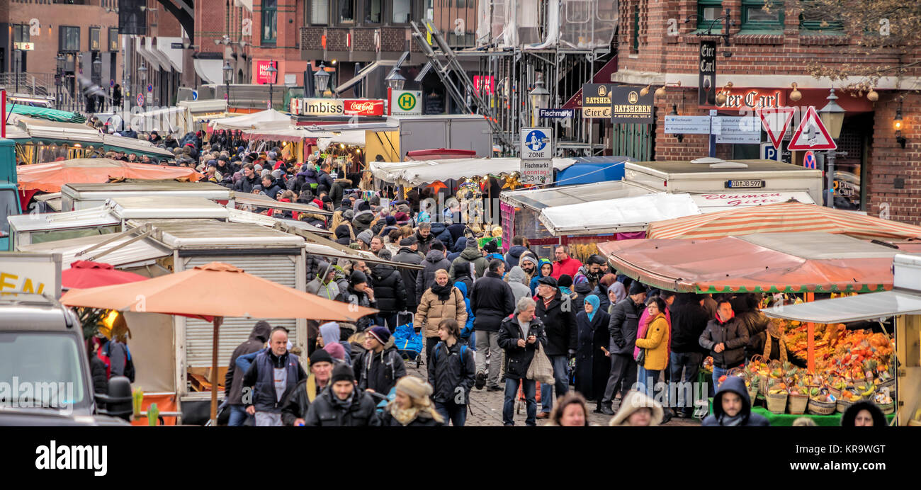 Hamburg, Germany, December 10th 2017: Market stalls and people at the ...