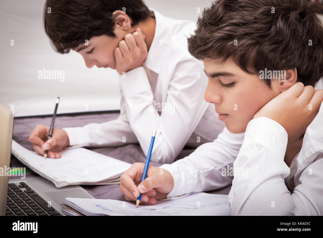Arabic boys study hi-res stock photography and images - Alamy