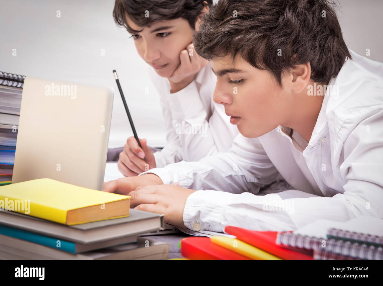 Arabic boys study hi-res stock photography and images - Alamy