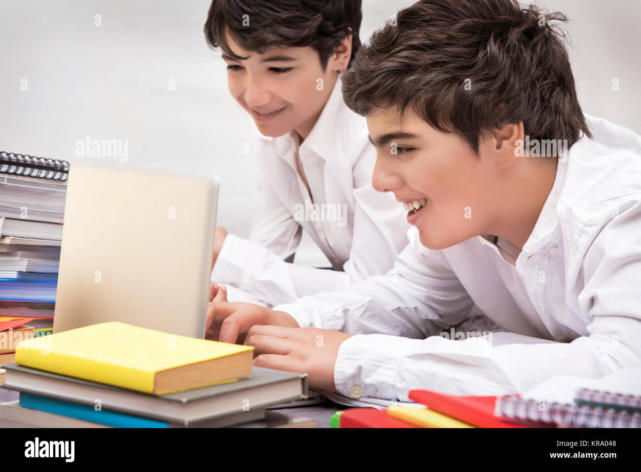 Arabic boys study hi-res stock photography and images - Alamy