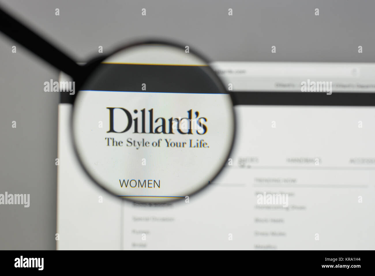 Dillards logo hi-res stock photography and images - Alamy