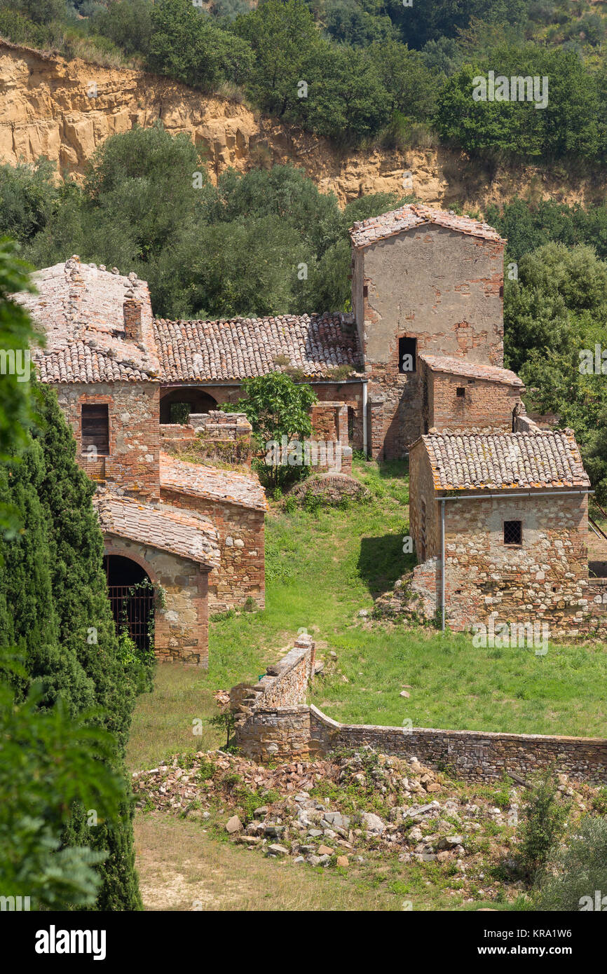 Ruined farm building hi-res stock photography and images - Alamy