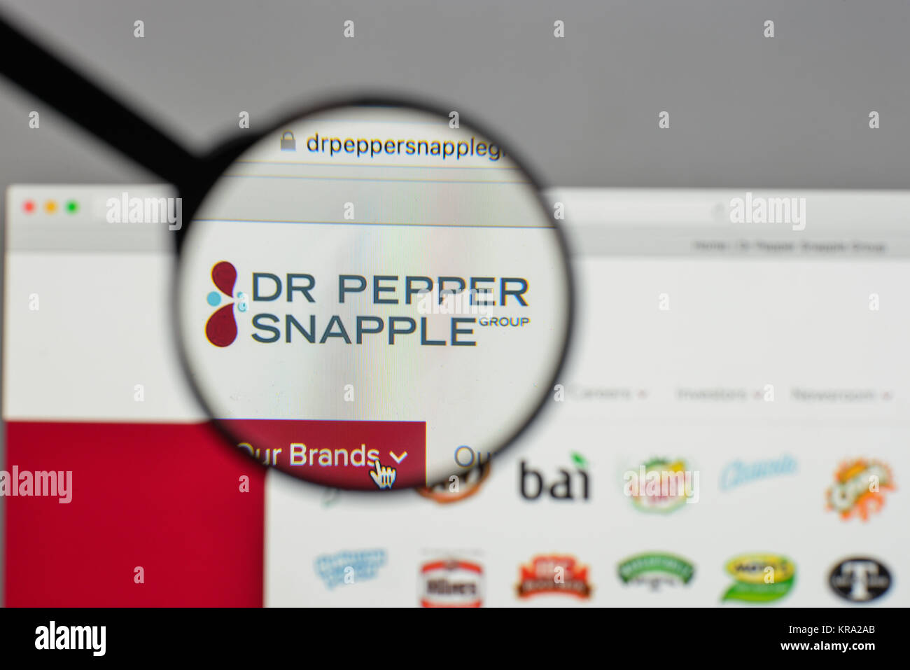 Dr pepper snapple logo hi-res stock photography and images - Alamy