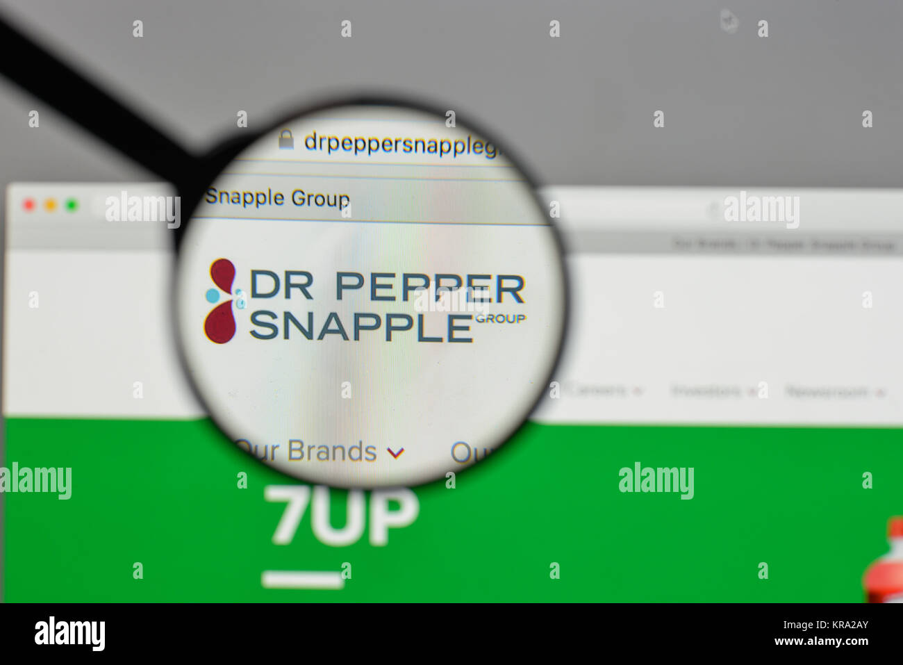 Dr pepper snapple hi-res stock photography and images - Alamy