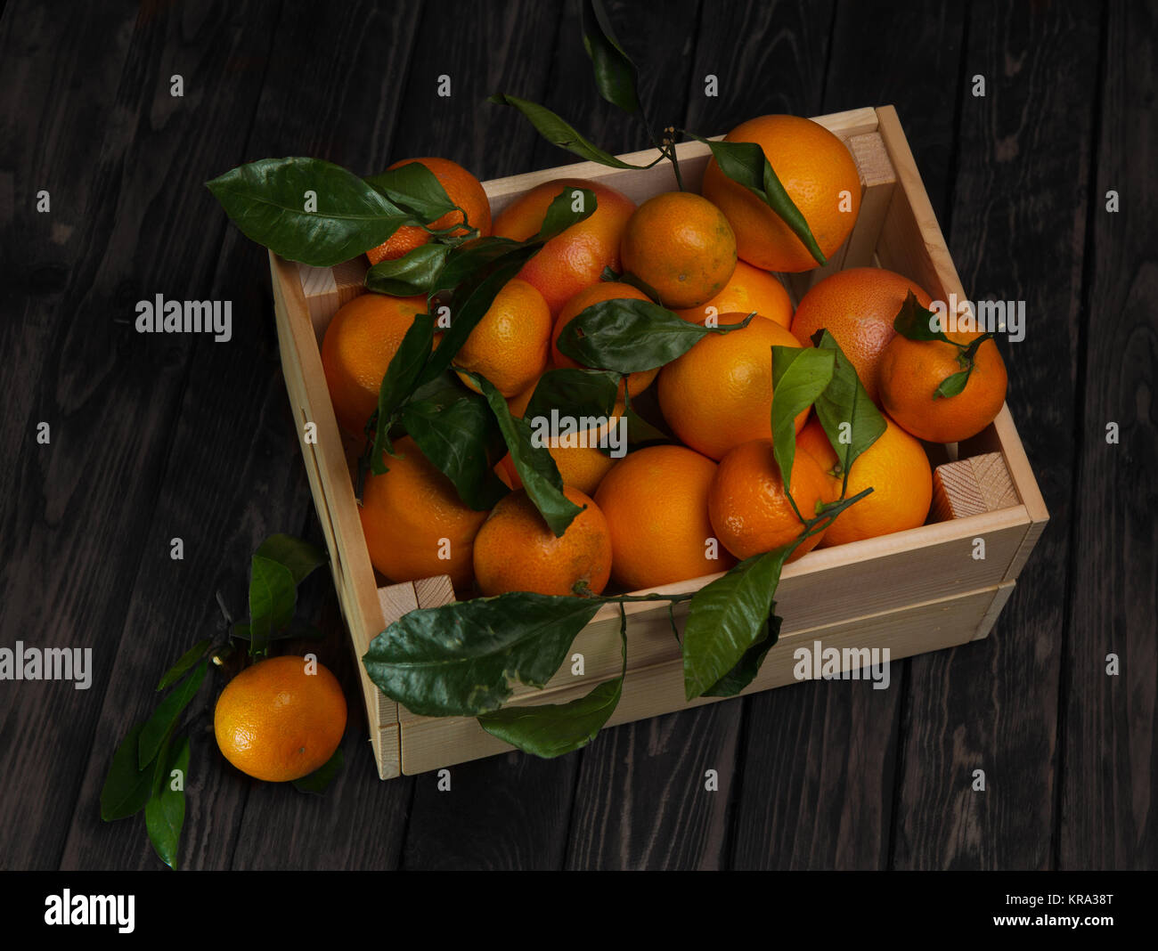 Heap of mandarins hi-res stock photography and images - Alamy