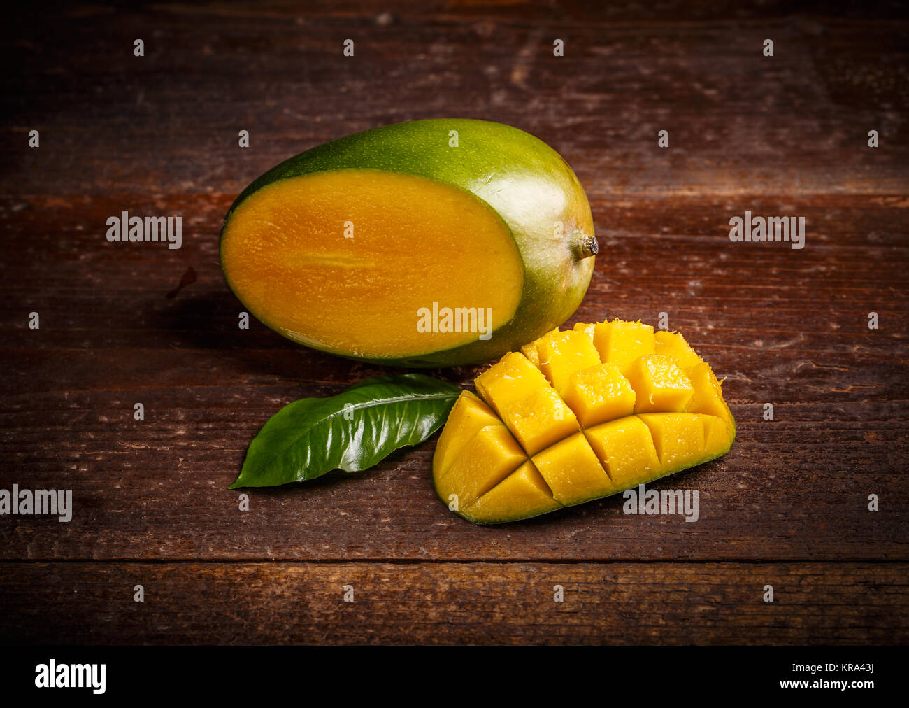 Delicious ripe mango Stock Photo - Alamy