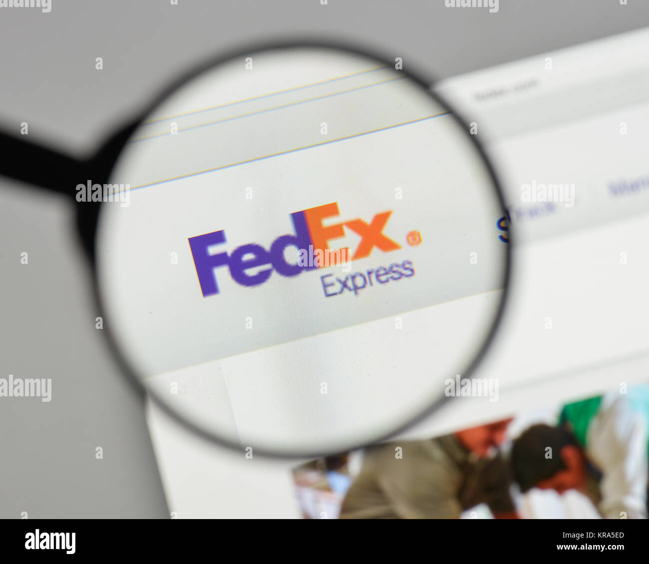 Milan, Italy - August 10, 2017: FedEx logo on the website homepage ...
