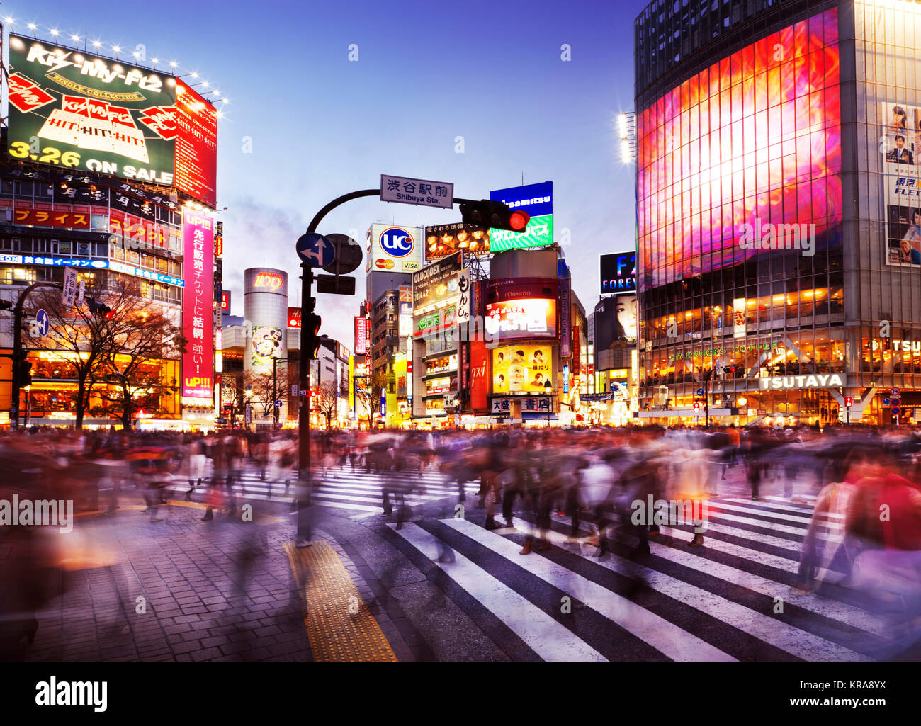 Busy city street in tokyo hi-res stock photography and images - Alamy
