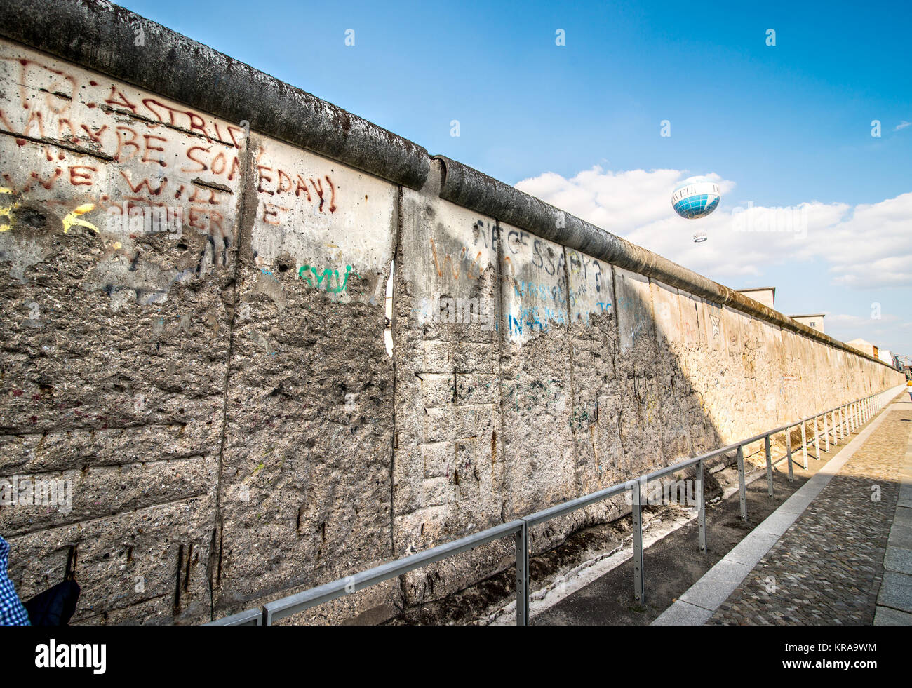 Berlin wall icon hi-res stock photography and images - Alamy