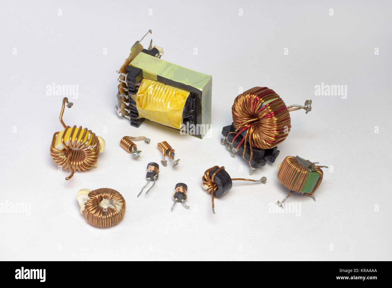Electronic parts: inductors with toroid core, small transformer, high ...